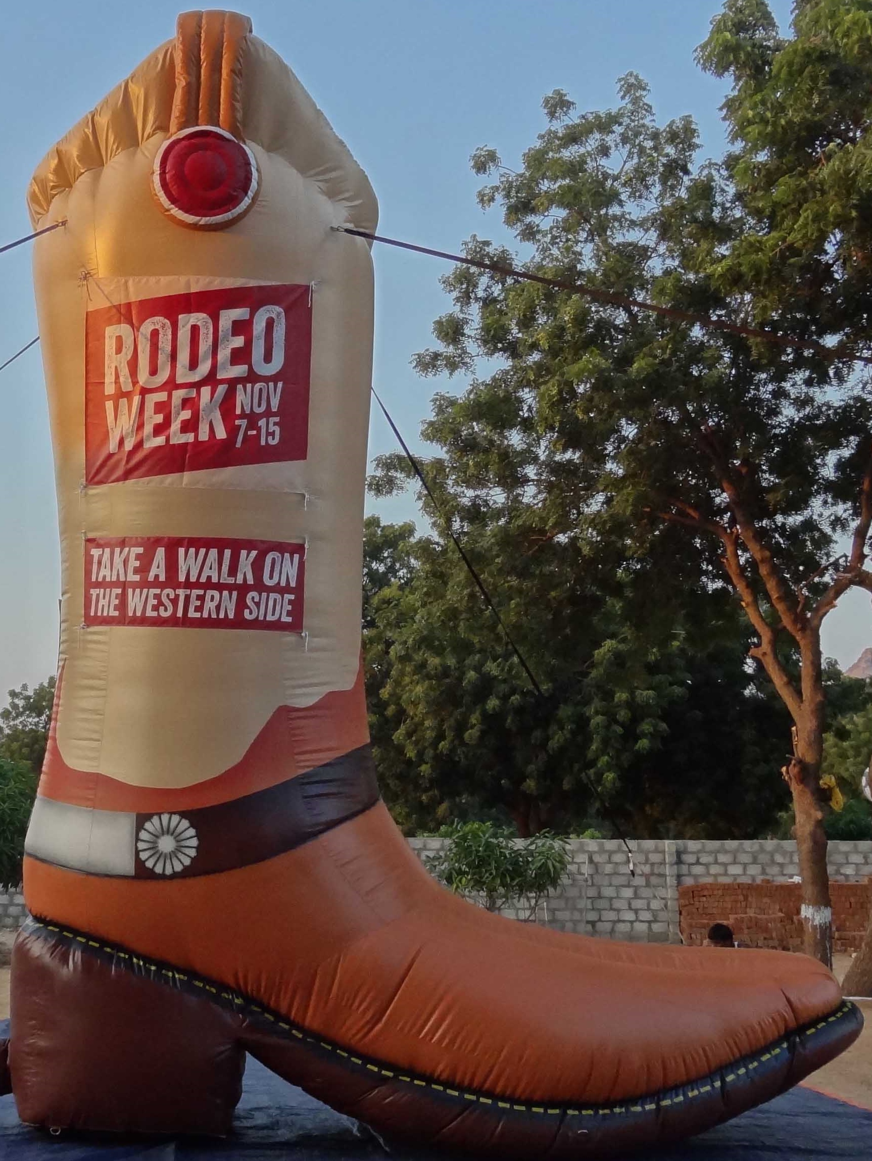 Inflatables | Replicas - Windship Advertising